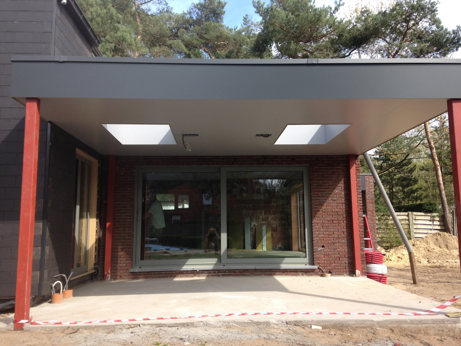 Afwerken van overkapping met rockpanel › Dakwerken RDG Turnhout